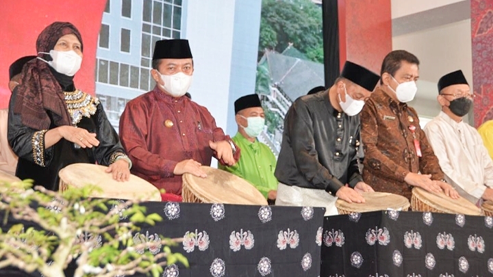 Gubernur Al Haris: Resmikan Gedung Mahligai Bank 9 Jambi | SEP INDONESIA Gubernur Al Haris: Resmikan Gedung Mahligai Bank 9 Jambi | SEP INDONESIA