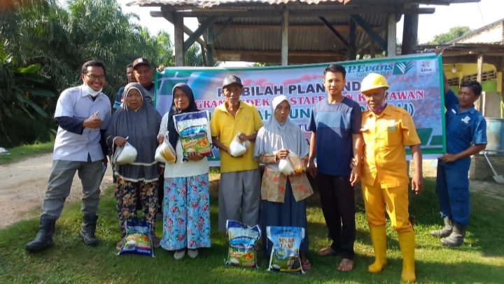 Staf Dan Karyawan PT.Bilah Plantindo Negeri Lama Berbagi Dengan ... Staf Dan Karyawan PT.Bilah Plantindo Negeri Lama Berbagi Dengan ...